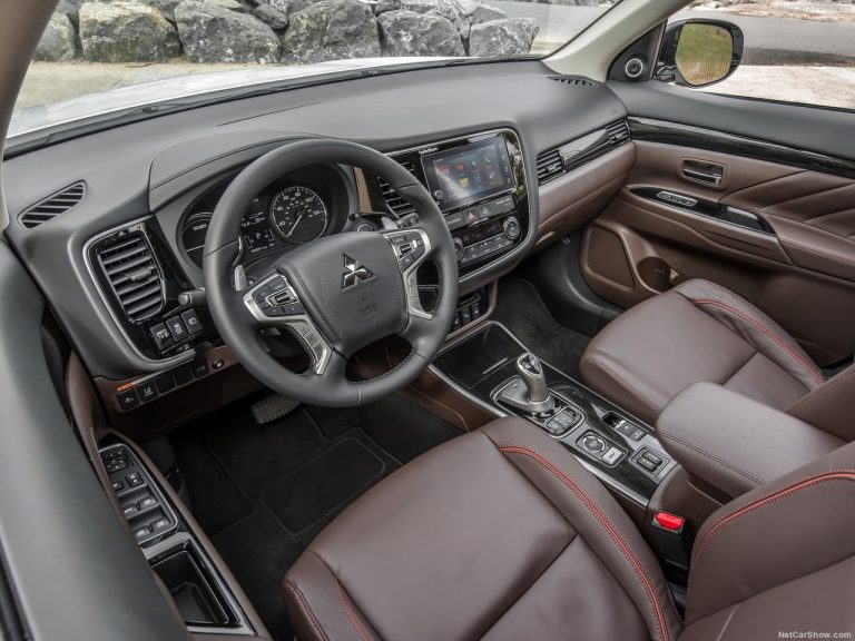 Митсубиси Аутлендер (Mitsubishi Outlander) 2018 года. Цены и Фото