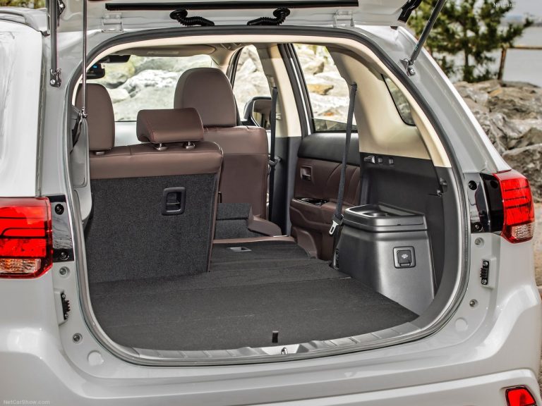 Митсубиси Аутлендер (Mitsubishi Outlander) 2018 года. Цены и Фото